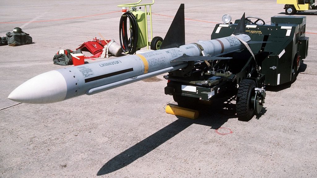 Iran unveils unique 2000-km, precision-guided missile - M5 Dergi